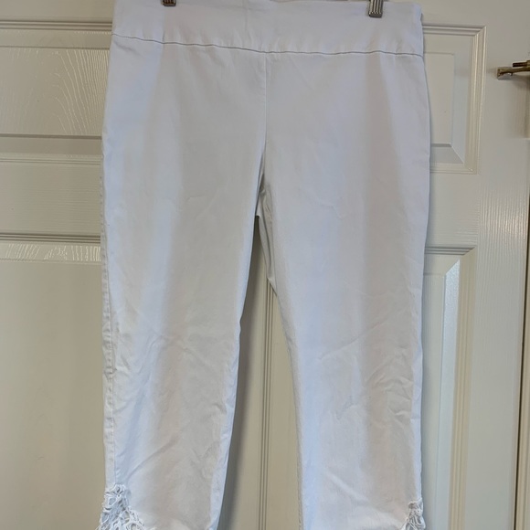 Attyre | Pants & Jumpsuits | Attyre New York Womens White Capri Pants ...